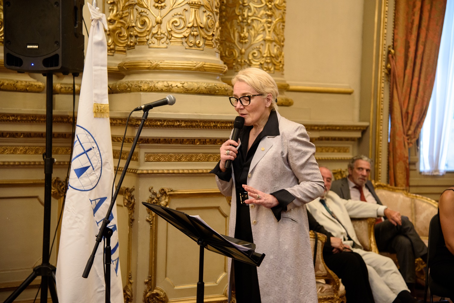 Celebramos los 30 años de AMJA en el Teatro Colón. - Asociación de ...