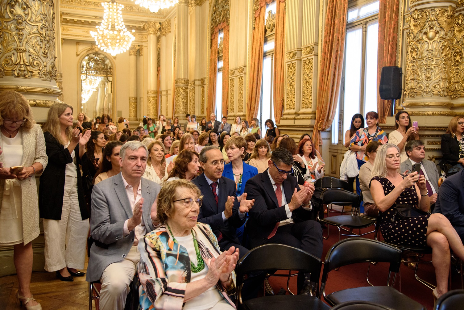 Celebramos los 30 años de AMJA en el Teatro Colón. - Asociación de ...