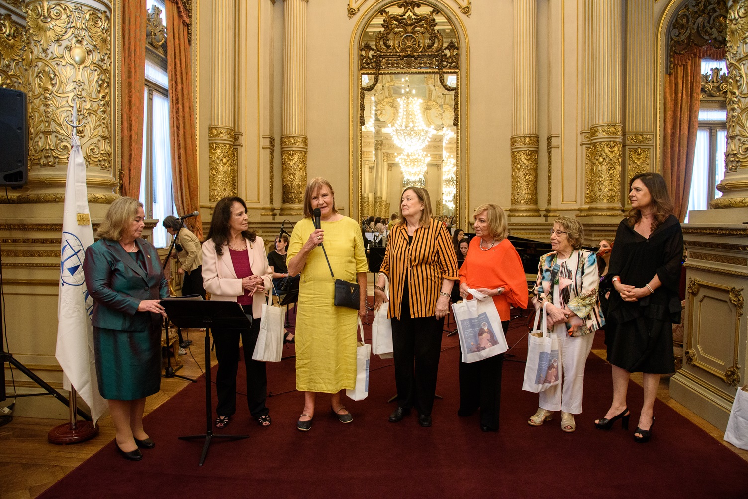 Celebramos los 30 años de AMJA en el Teatro Colón. - Asociación de ...